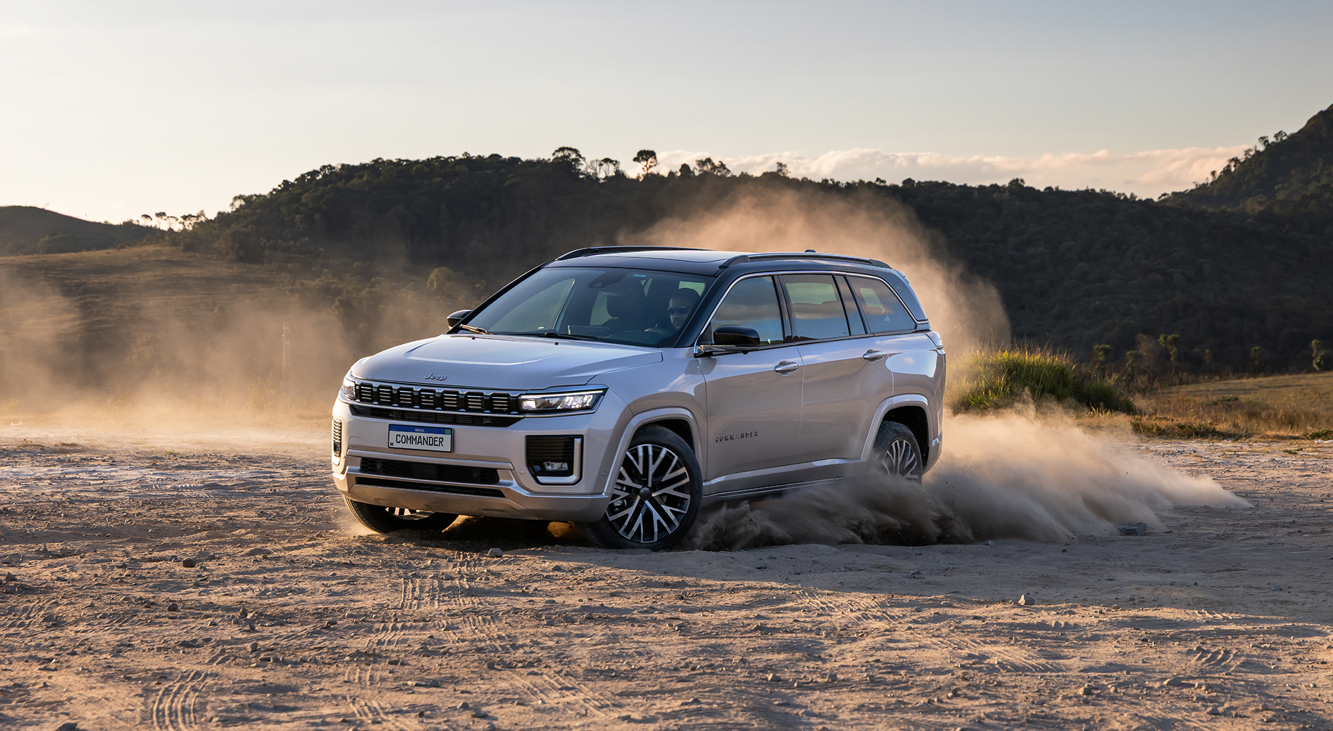 Do universo Jeep, o Commander é um dos maiores aventureiros.